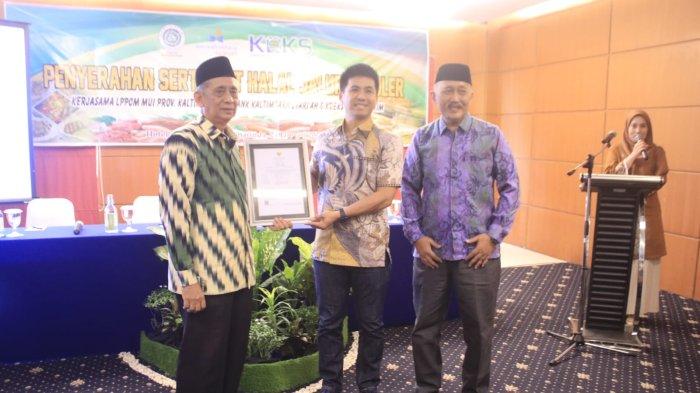 LPPOM MUI Kaltim Serahkan Sertifikat Halal Reguler ke Pelaku Usaha Menengah dan Kecil ...