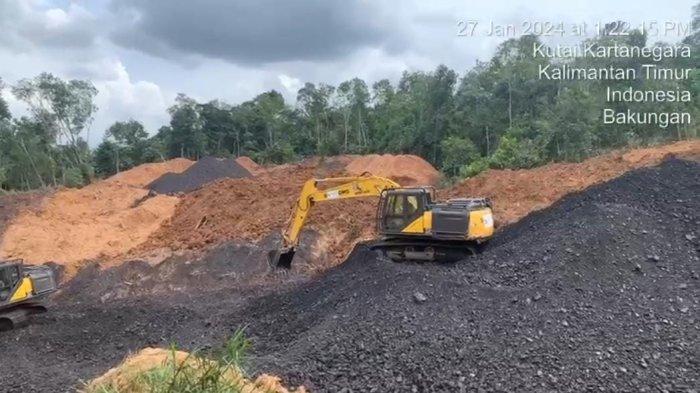 Alasan Polisi Belum Sita Alat Berat Penambang Ilegal di Kawasan Konsesi MHU - Tribunkaltim.co