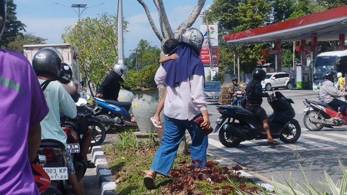 Kemacetan di Balikpapan Mengular Akibat Truk Terguling, Pemotor Nekat Terobos Separator ...