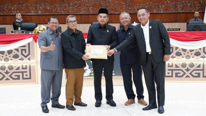 Sampaikan Lima Agenda Rapat DPRD Kaltim Gelar Paripurna ke-3 2024 ... Sampaikan Lima Agenda Rapat DPRD Kaltim Gelar Paripurna ke-3 2024 ...