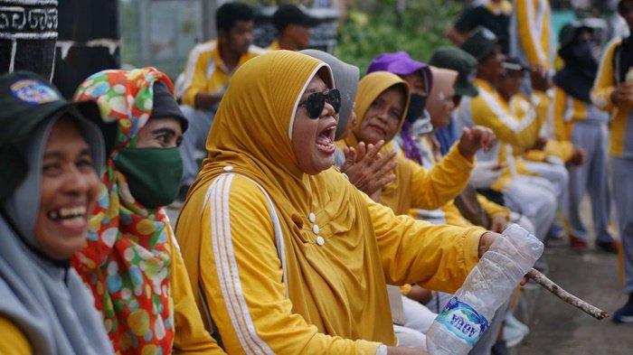 Kisah Pengabdian 20 Tahun Minisi sebagai Petugas Kebersihan di Bontang ...