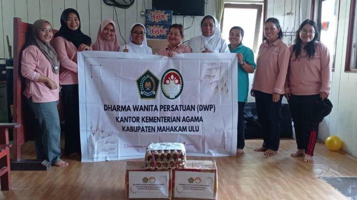 Jelang Hari Raya Paskah, DWP Kemenag Mahulu Salurkan Bantuan untuk ...