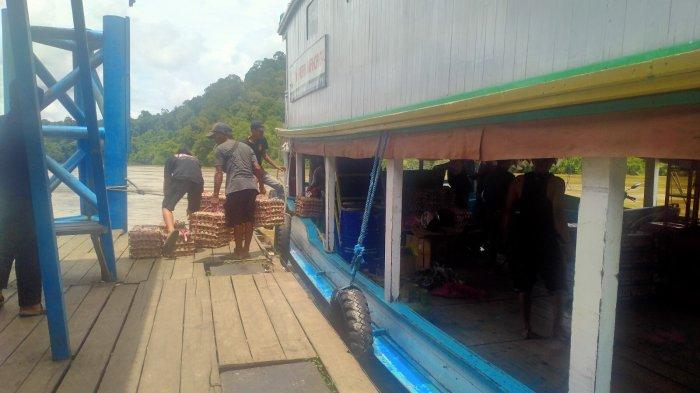 Buruh Pelabuhan Ubil Mahulu Mengeluh Penghasilan Menurun - Tribunkaltim.co