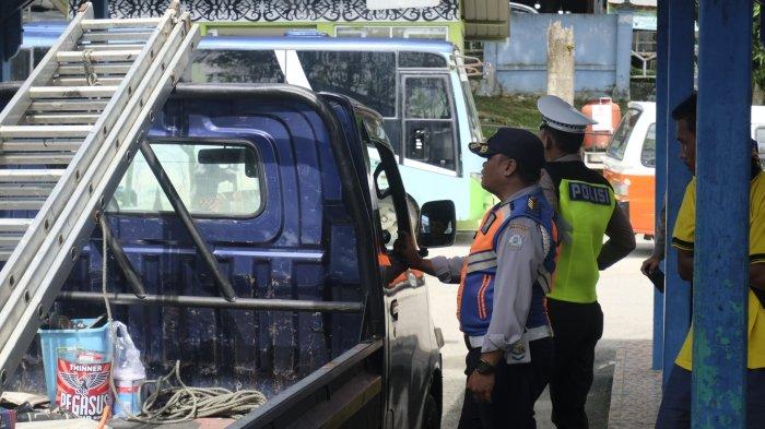 Razia Angkutan Barang di Balikpapan Kaltim, 12 Kendaraan Terjaring karena Melanggar Uji KIR ...