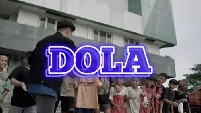 Viral di Media Sosial 'Angga Dermawan' Inilah Lirik dan Terjemah Lagu ...