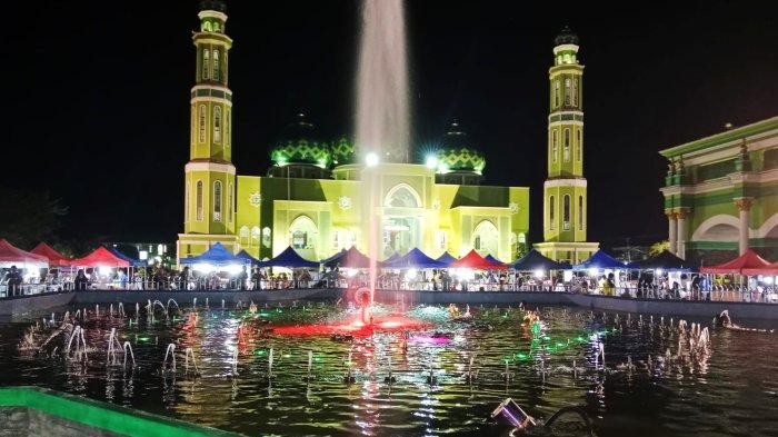 Halaman Masjid Agung Nurul Falah Dimanfaatkan Pelaku UMKM di Paser jadi Lokasi Berjualan ...