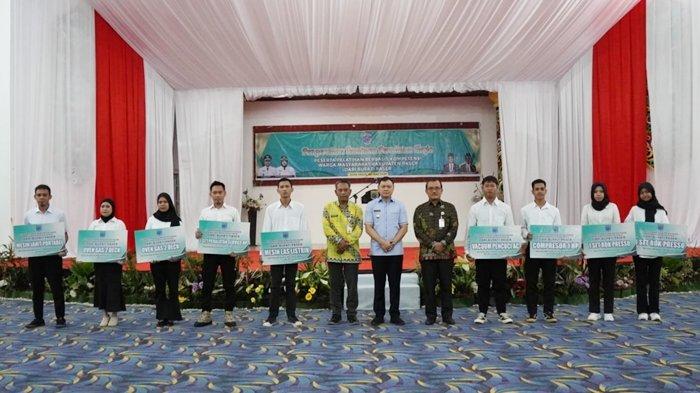 Pemkab Paser Beri Bantuan Modal Awal Peralatan Kerja bagi Pengusaha ...
