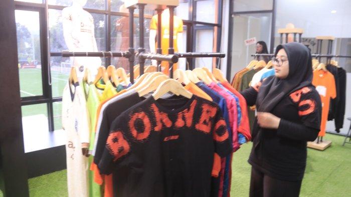 Jersey Borneo FC di BFTC Gelora Kadrie Oening Diskon 30 Persen - Tribunkaltim.co