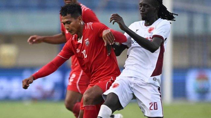 Borneo FC Sementara Tertinggal dari PSM Makassar Berkat Gol Latyr Fall ...