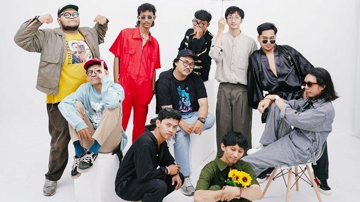 Kumpulkan 12 Pelaku Seni yang Berbeda, Hell Crew Mixtape Grup Pemandu ...