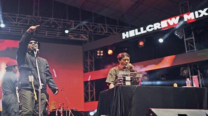 Grup Pemandu Karaoke Hell Crew Mixtape Samarinda, Kenakan Kostum Unik ...