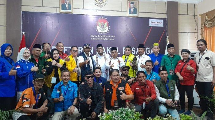 Ruri Vokalis Republik Ikut Dampingi Pendaftaran Bapaslon Bupati dan ...