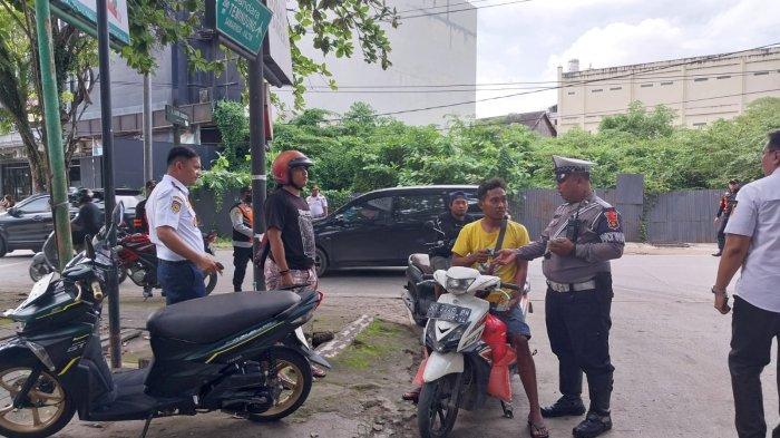 Puluhan Kendaraan Terjaring Razia, Langgar Arus Satu Arah di Jalan Gatot Subroto Samarinda ...