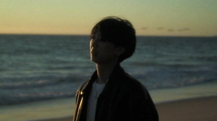 Lirik Lagu Viral Blue - Yung Kai dan Maknanya, Trending Nomor 3 di ...