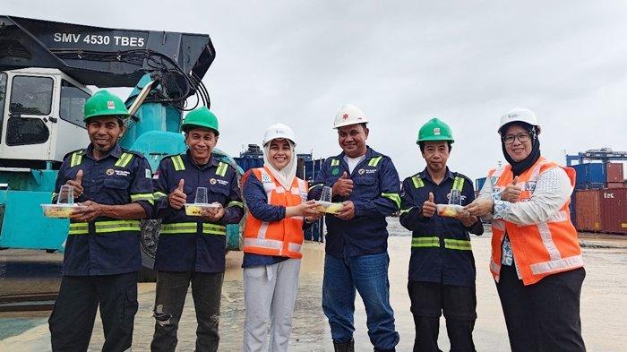 PT KKT Salurkan 50 Paket Makanan untuk Pekerja TKBM dan Driver, Bagian ...