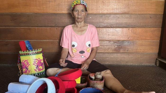 Uhing, Perajin Topi Manik Dayak Kayan di Mahulu Kaltim yang Setia ...