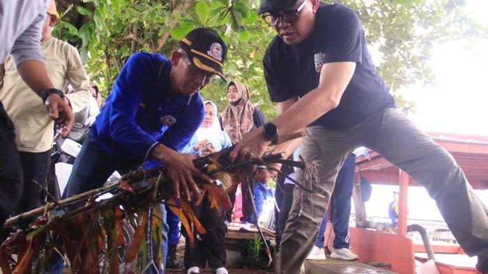 Gelar Aksi Bersih-Bersih di Sungai Karang Mumus Samarinda, Kepala DLH Ungkap Temukan Bangkai ...