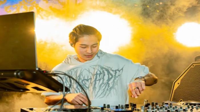 Klarifikasi DJ Panda: Perjalanan Cintanya dengan Erika Carlina Hingga ...