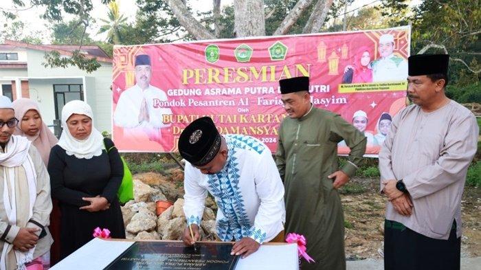 Safari Subuh di Ponpes Al Farisyah Hasyim Rapak Lambur, Bupati Resmikan ...