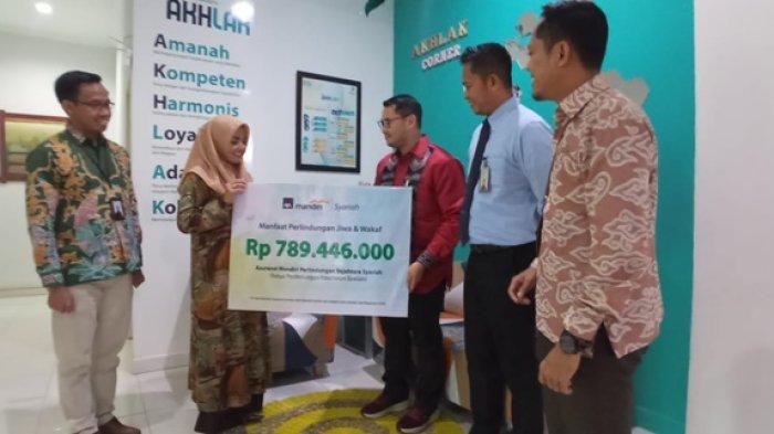 Wujudkan Komitmen dalam Memberikan Manfaat, AXA Mandiri Unit Syariah Serahkan Klaim Rp 789,44 ...