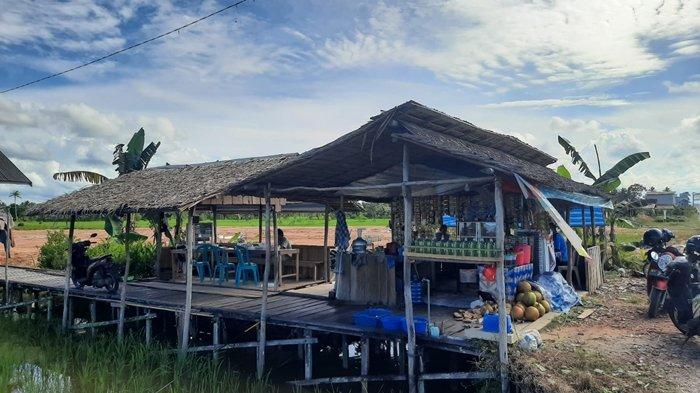 Pengrajin Atap Daun Nipah, Salah Satu Bisnis UKM Paser yang Tak ...