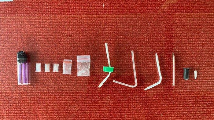 Polisi Tangkap 2 Pemuda Usai Edarkan Sabu di Desa Jonggon Kukar, 1 ...