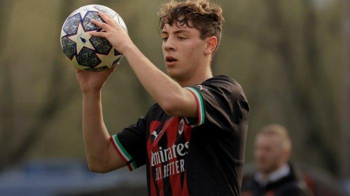 Sensasi Bek Kiri 19 Tahun Milik AC Milan, Inilah Kelebihan dan Kekurangan Andrea Bozzolan ...