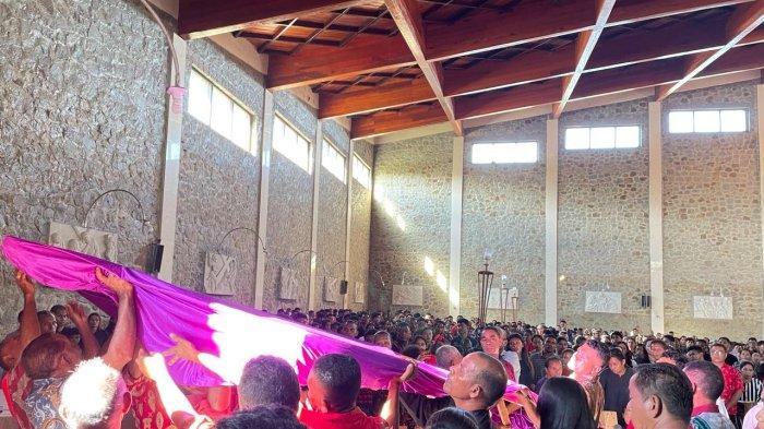 2.000 Umat Katolik di Nunukan Cium Salib Yesus, Menjadi Tradisi dalam ...
