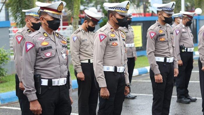 Ditlantas Polda Kaltim Berdoa untuk Korban Tragedi Kanjuruhan Malang Disela Apel Gelar Pasukan ...