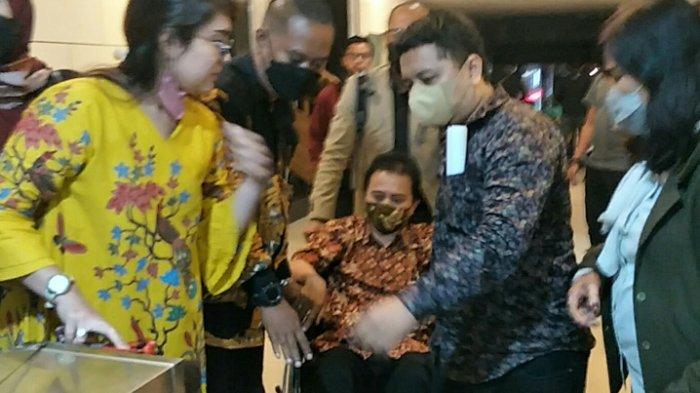 12 Jam Diperiksa Sebagai Tersangka Penistaan Agama, Roy Suryo Tumbang ...