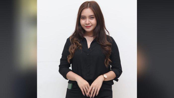 Fifin Tak Libur Saat Saat Hari Raya, Gadis Balikpapan Ini Semangat ...