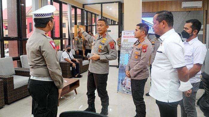 Pastikan Pelayanan Maksimal, Kapolda Kaltim Sidak Pelayanan SPKT dan SIM di Polresta Samarinda ...