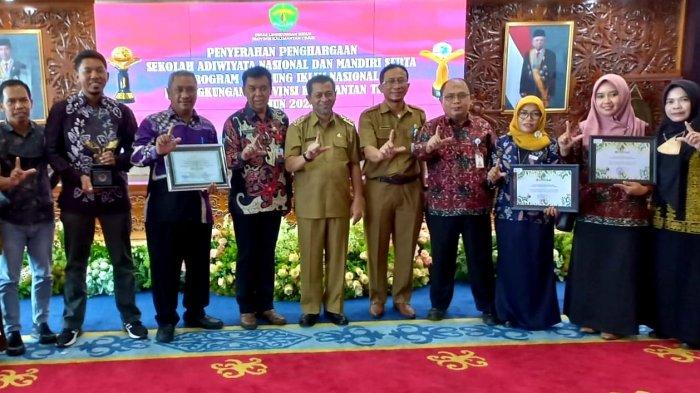 7 Sekolah di Paser Raih Penghargaan Adiwiyata Nasional dari KLH - Tribunkaltim.co