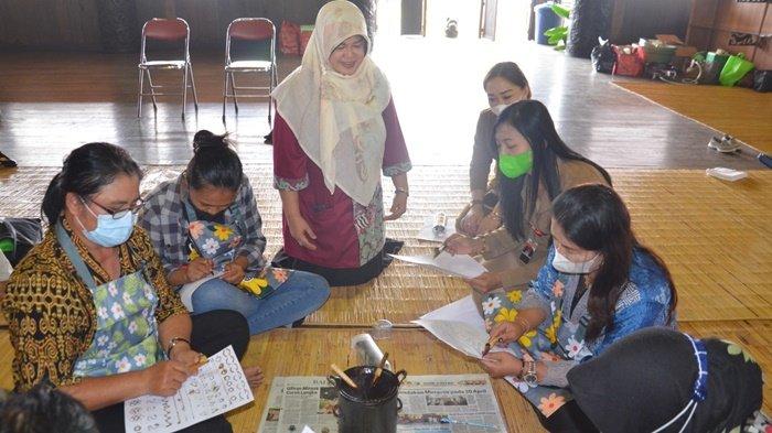Dekranasda Bertekad Kubar Punya Kampung Batik - Tribunkaltim.co