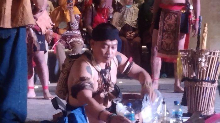 Lestarikan Adat dan Budaya Kaltim, Komunitas Bala Tariu Borneo Ramaikan ...
