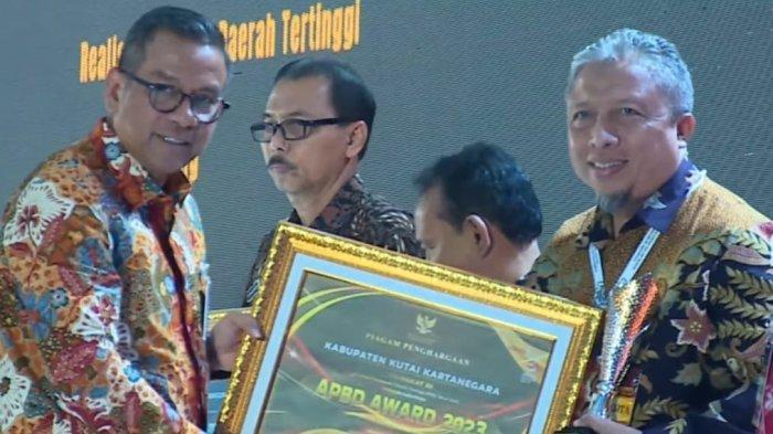 Kukar Raih Penghargaan APBD Award, Realiasasi Pendapatan Daerah Tertinggi Ketiga Se-Indonesia ...