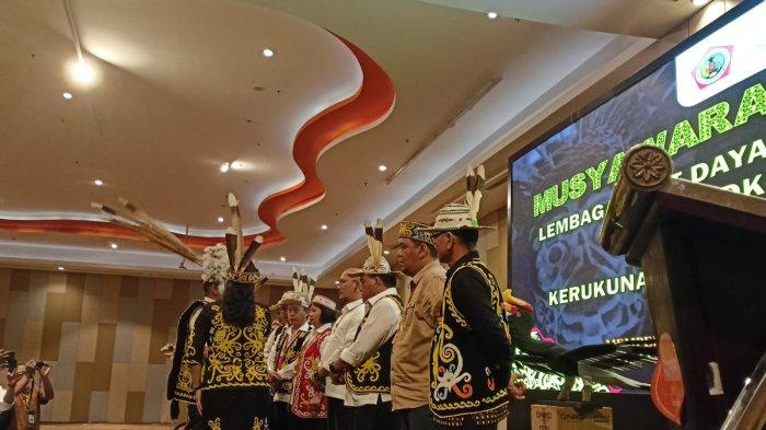 Lantik Ketua LKDK-KT dan KDK-KT, Presiden Majelis Adat Dayak Nasional ...