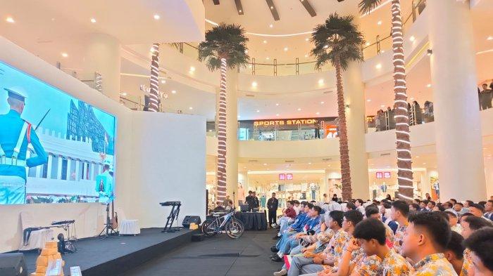 LIVE - Suasana Nobar Pengibaran Bendera HUT RI ke-79 di Mall Pentacity ...