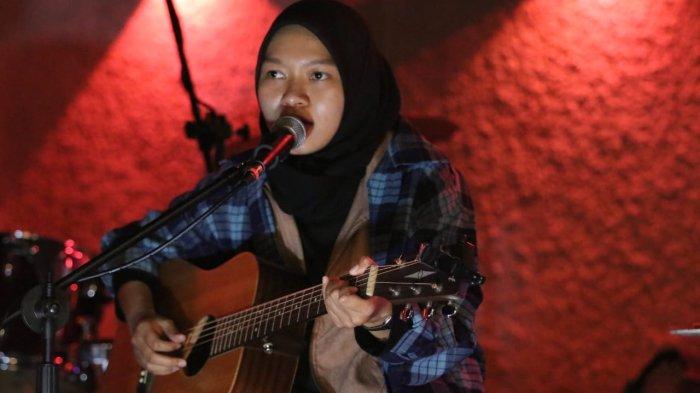 Suka Main Gitar Sejak Kecil Antarkan Tyas Jadi Musisi Hingga Buat Album ...