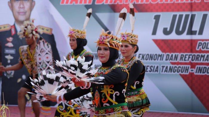 Tari Kolosal Warnai Puncak Hari Ke-76 Bhayangkara di Polres Paser ...