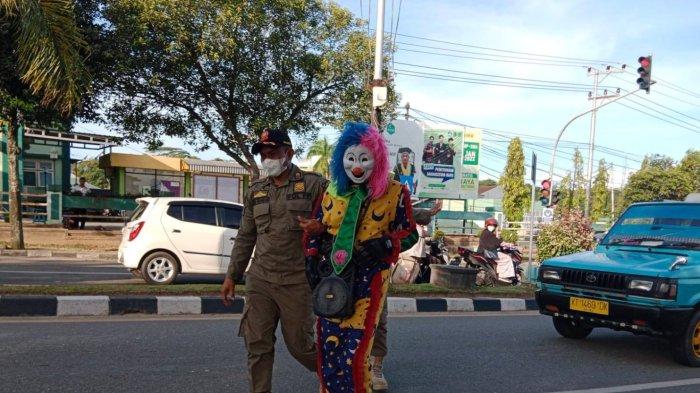3 Pengamen Berkostum di Lampu Merah Diamankan Satpol PP Bontang - Tribunkaltim.co