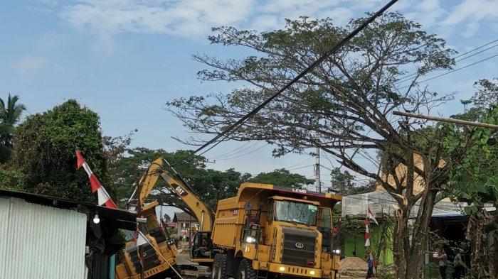 Truk Monster Yang Lewati Jalan Umum Dari Balikpapan Ke Samarinda Juga