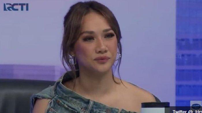 Pakai Celana Hingga Leher Kala Jadi Juri Di Indonesian Idol Outfit Bcl Viral Hingga Trending