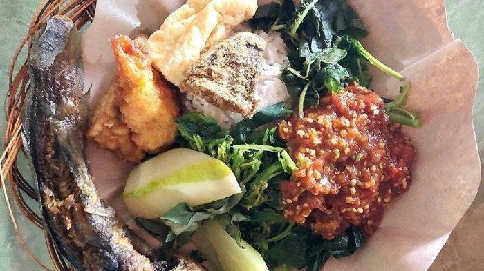 Ingin Makan Siang Sego Tempong Mbok Nah yang Super Enak di Banyuwangi ...
