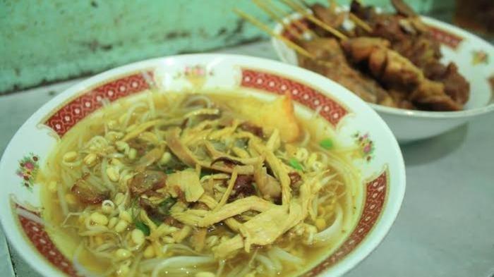 6 Pilihan Tempat Makan Siang yang Super Enak di Jogja, Nikmatnya Soto Ayam Pak Dalbe ...