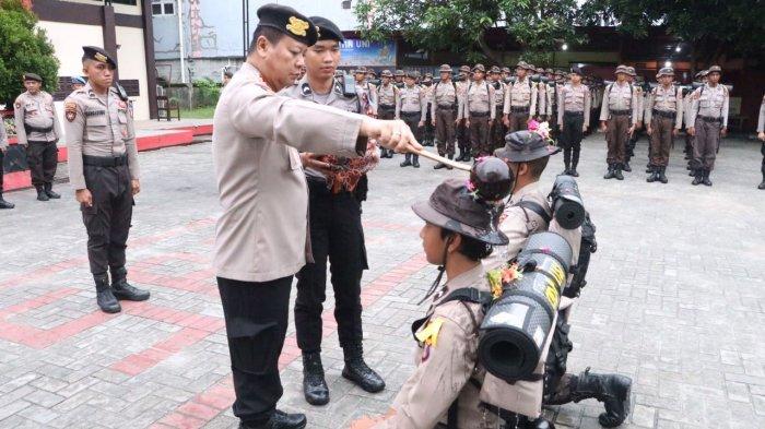 Ditsamapta Polda Kaltim Gelar Apel Pemberangkatan Tradisi Pembaretan Bintara Remaja ...