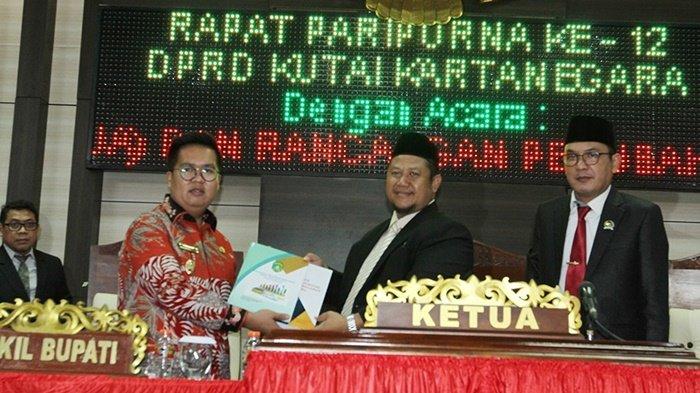 Pemkab Kukar Sampaikan KUA dan PPAS TA 2022, Defisit Rancangan Perubahan PPAS Dapat Ditutup ...