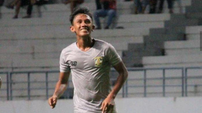 Adam Maulana Diplot Isi Bek Kanan Persiba Balikpapan Gantikan Andre ...