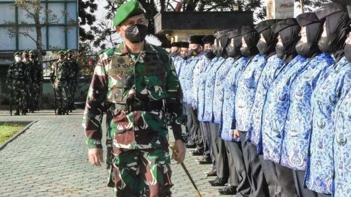 Berikut Pesan Danrem 091/ASN Pimpin Upacara Bendera Tujuh Belasan ...