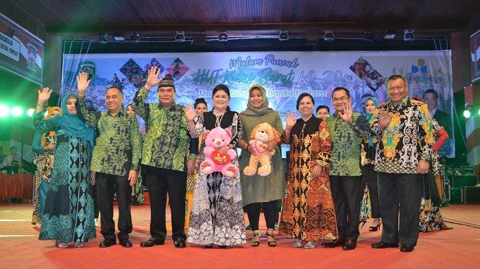 Resmi Diluncurkan, Batik Agit Jadi Salah Satu Batik Khas Kutai Barat ...